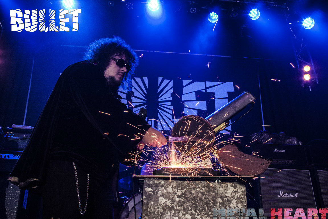 METAL HEART - HALESTORM - I Am The Fire